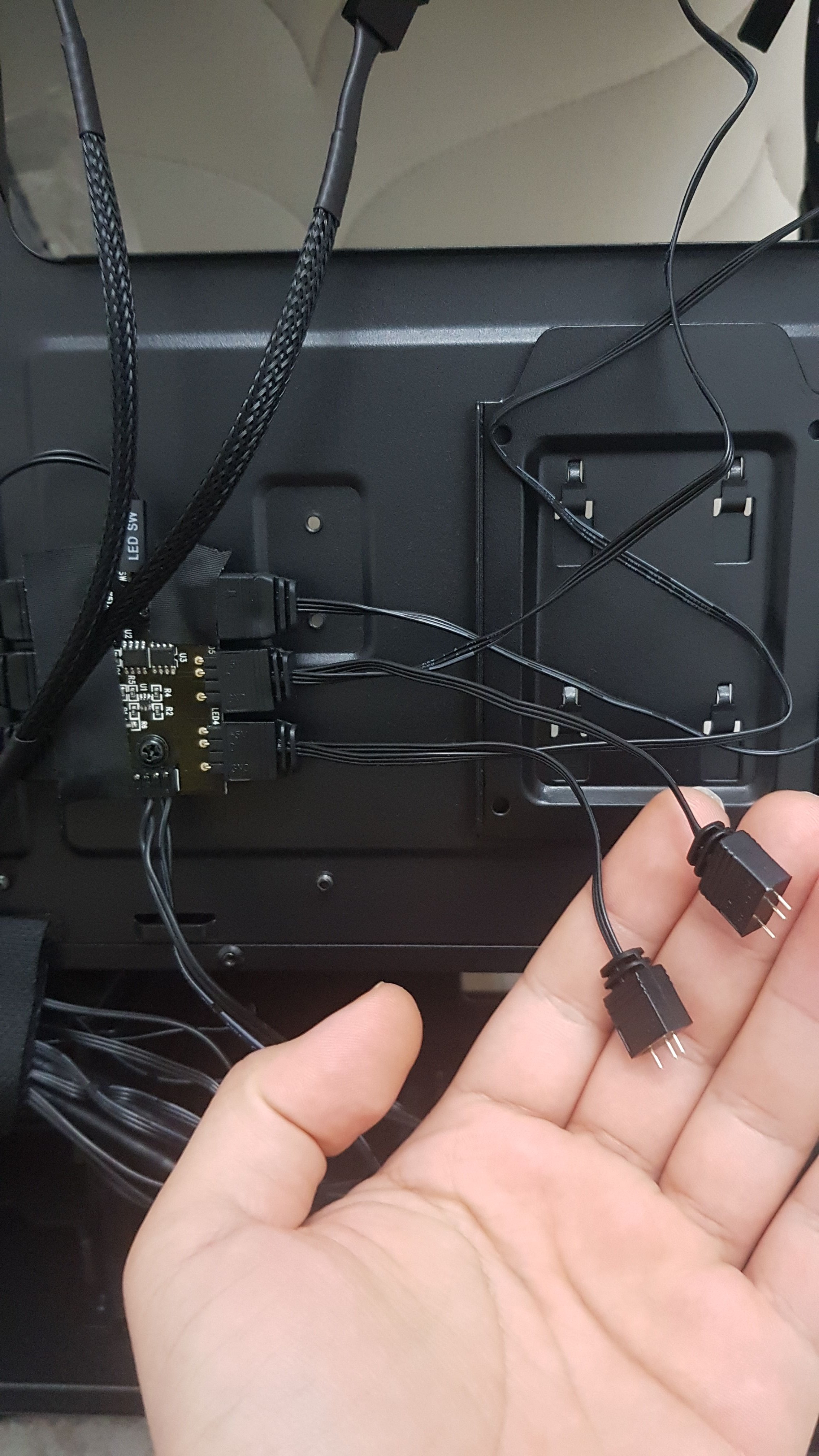 Msi 240r sivi soğutmanın ARGB kablosu nereye takılacak? | Donanım ...